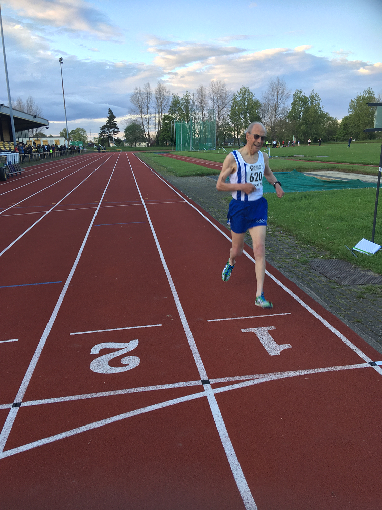 Ian Barnes sets British M85 3000 metres record
