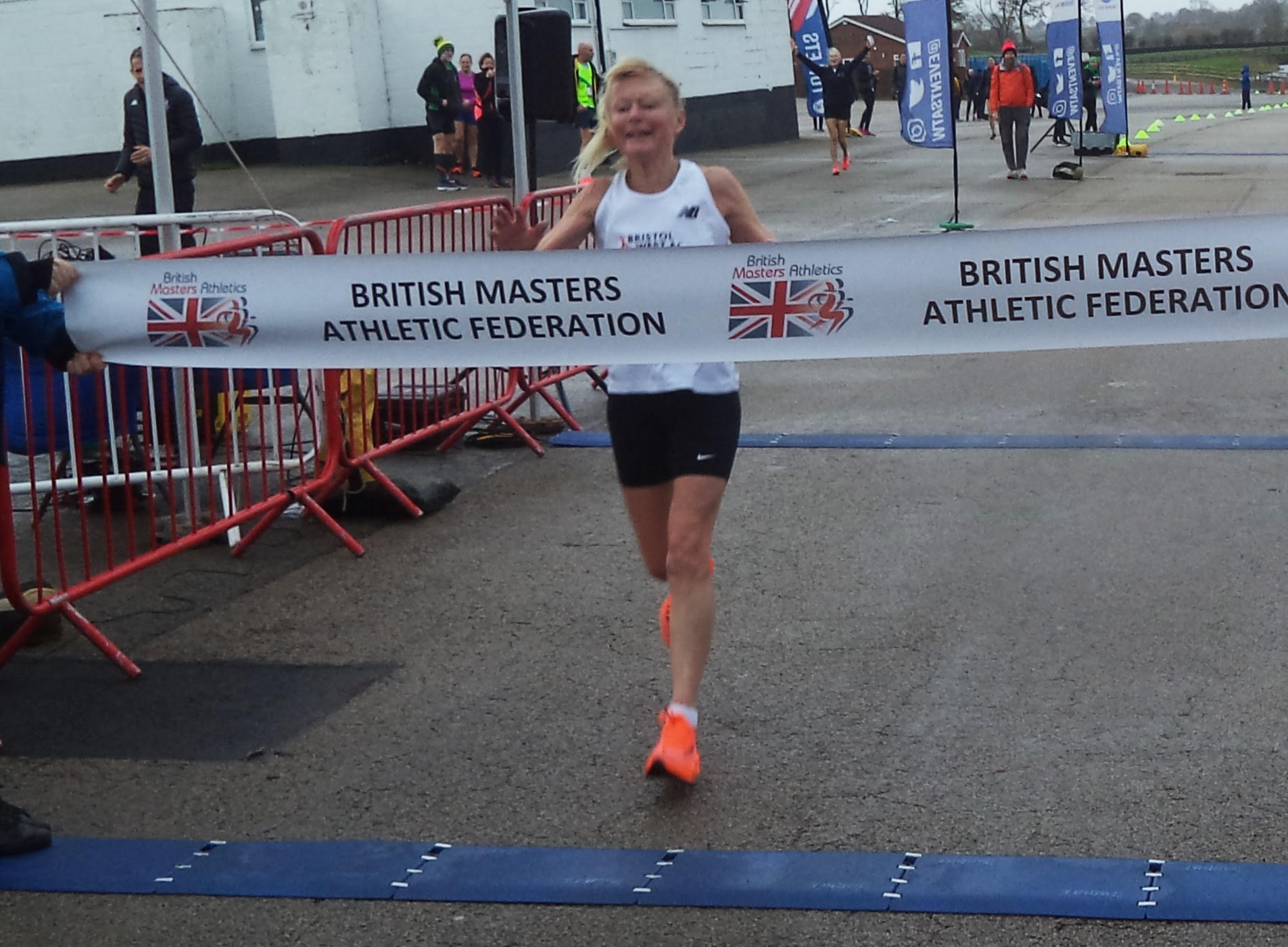 Cheers at the Mallory Park Road Relays - BMAF - British Masters ...